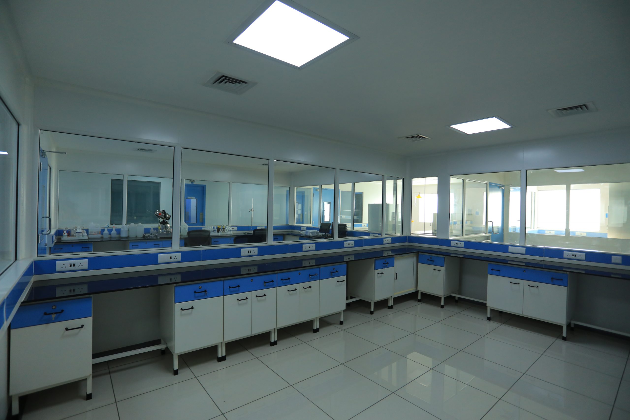 IMAGES - Ultra Clean Room System